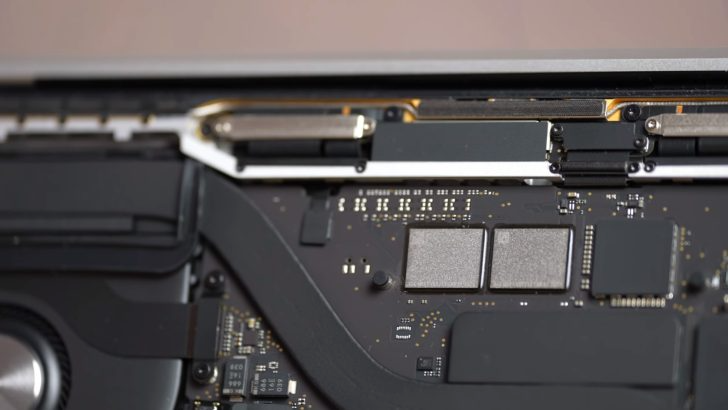 MacBook Air M3 có hai chip flash NAND, tốc độ SSD nhanh hơn