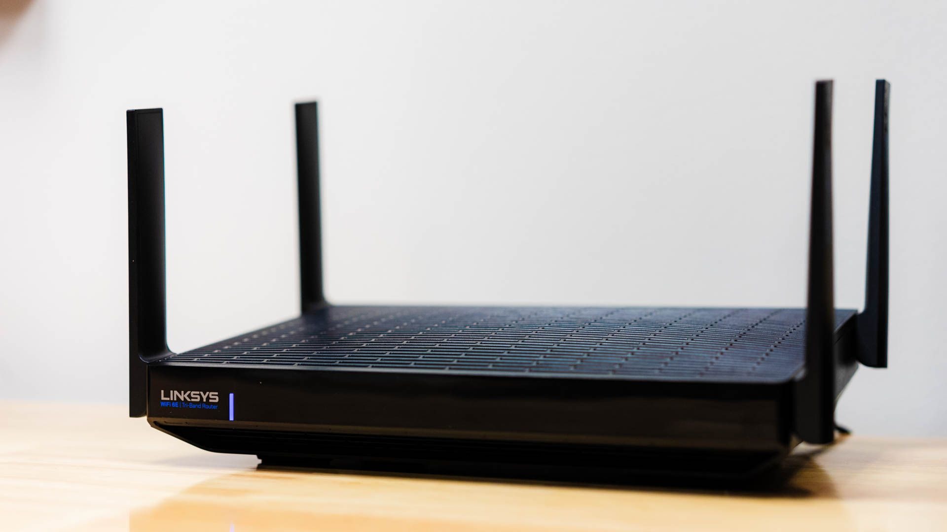 Router Wi-Fi 3 băng tần giúp cải thiện tốc độ như thế nào?