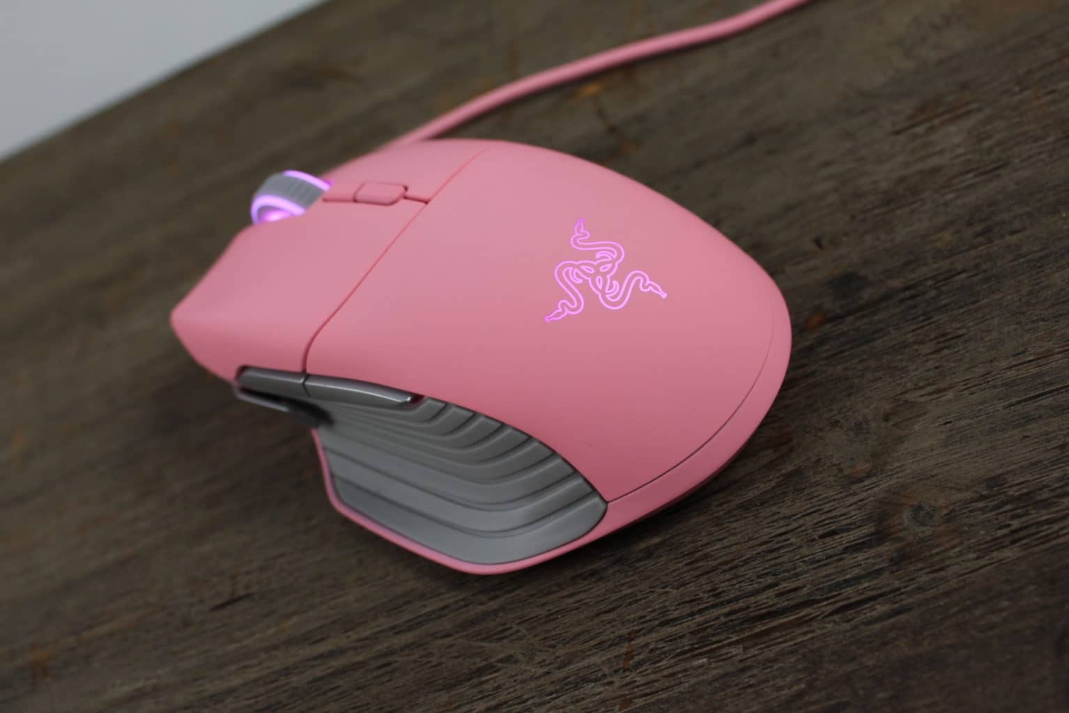 Chuột Razer BASILISK Quartz Pink Edition